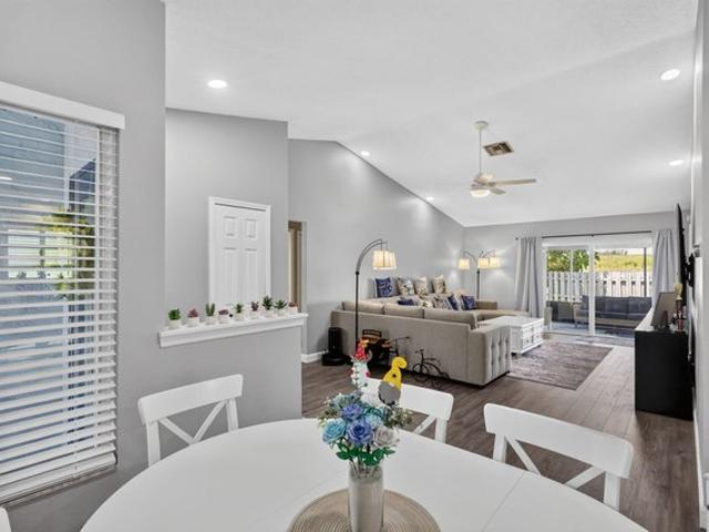 5108 Arbor Glen Cir, Lake Worth, FL 33463
