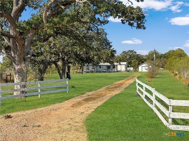 5108 Cowan Rd, Flatonia, TX 78941