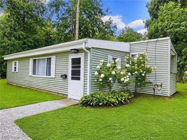 5108 University Dr, Geneva On The Lake, OH 44041