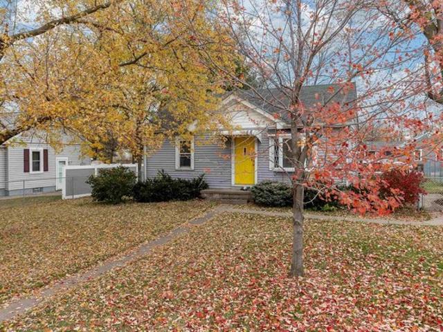 5109 N Pine St, Davenport, IA 52806