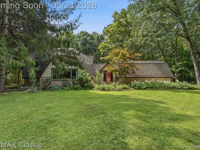 5109 Harvey Lake Rd, Highland, MI 48356