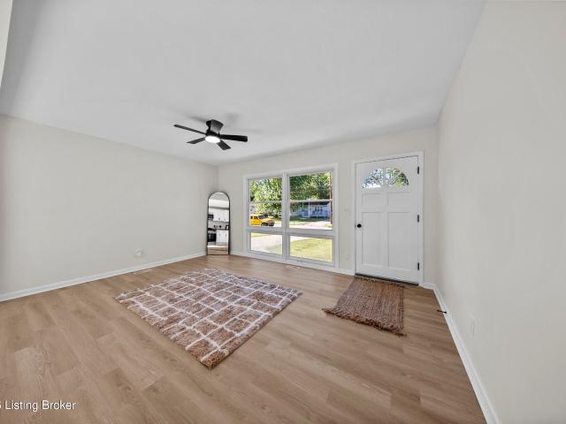 5109 Red Oak Ln