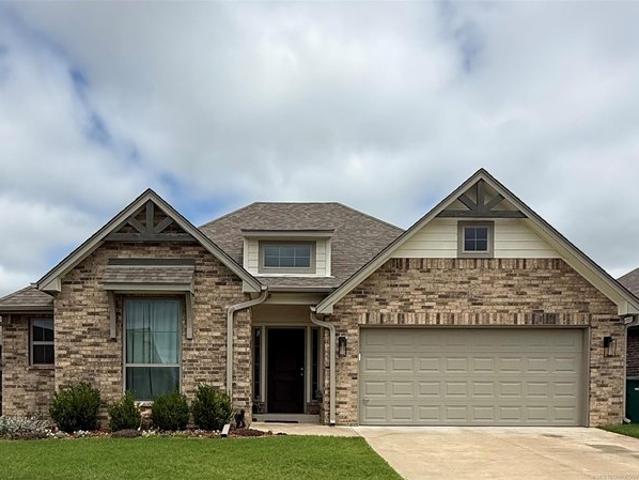 5109 S Walnut Creek Dr, Sand Springs, OK 74063