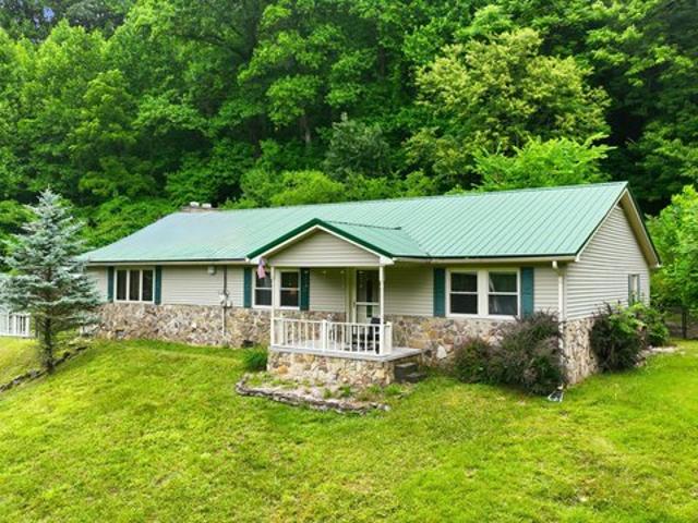 5100 Chandler Rd, Big Stone Gap, VA 24219