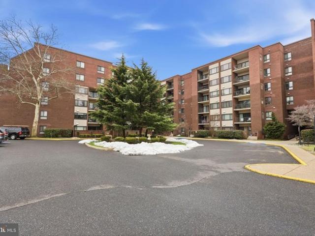5100 Convent Ln Apt 104, Philadelphia, PA 19114