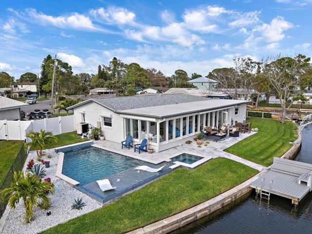 5101 Huntington Circle NE, Saint Petersburg, FL 33703