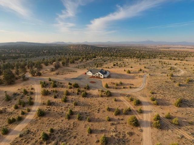 5101 SE Dixon Dr, Madras, OR 97741