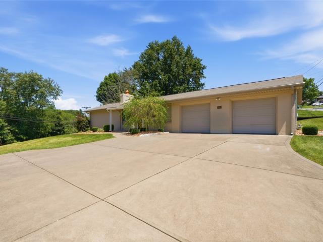 5102 Mcintosh Dr