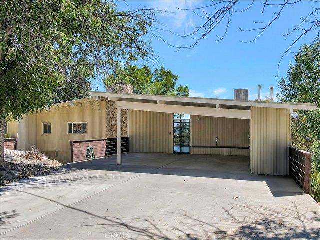 5102 Medina Rd, Woodland Hills, CA 91364