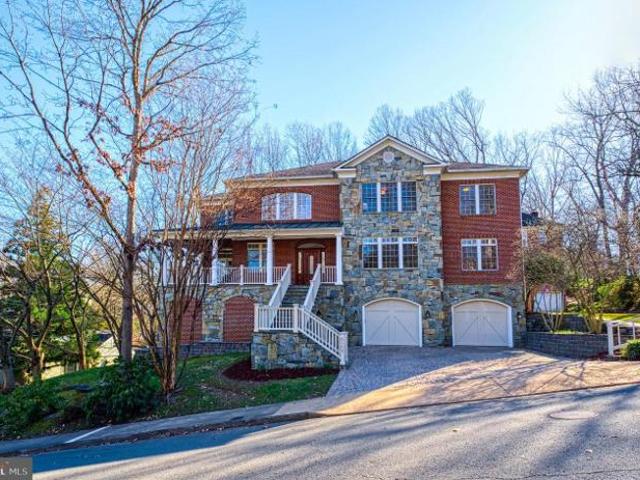 5102 38th St N, Arlington, VA 22207