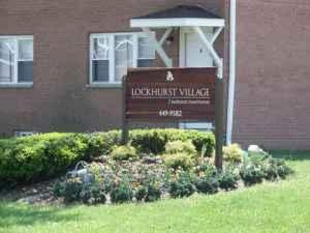 $510 / 2br 2 Bedroom Townhouses with Hardwood Floors Southeast of Downtown map