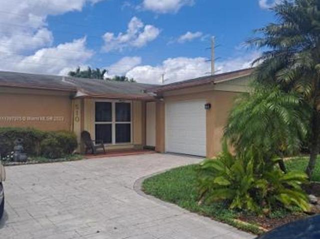 510 99th Way NW, Pembroke Pines, FL 33024