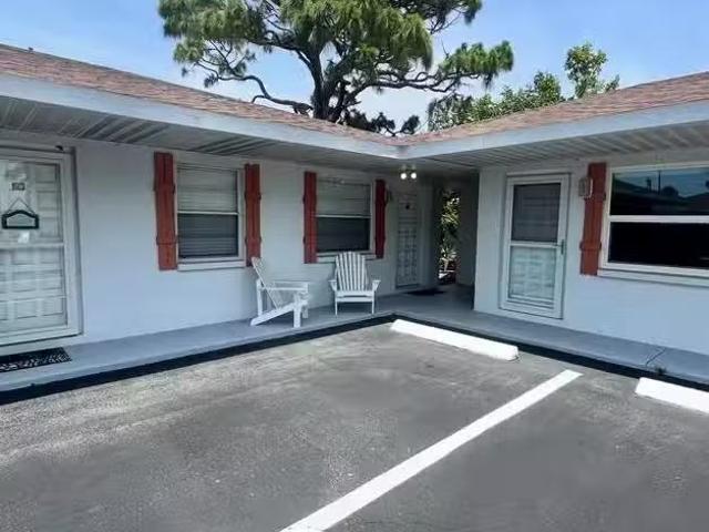 510 Airport Ave E #2C, Venice, FL 34285 MLS N6138118