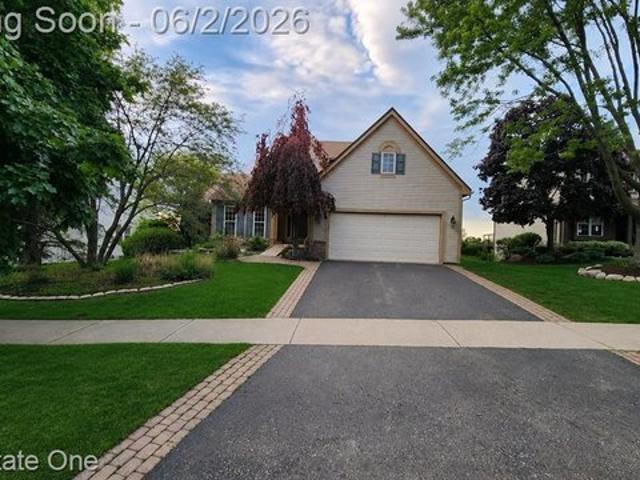 510 Boulder Lake Dr, Oxford Township, MI 48371
