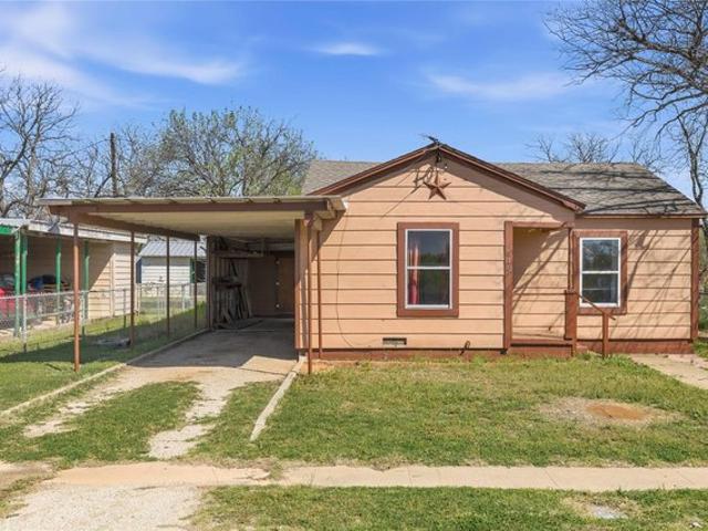 510 Medcalf St, Bangs, TX 76823