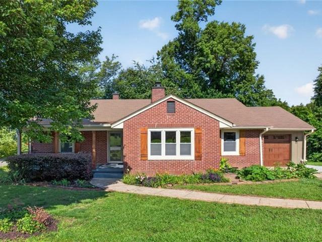 510 S Fairplay St, Seneca, SC 29678