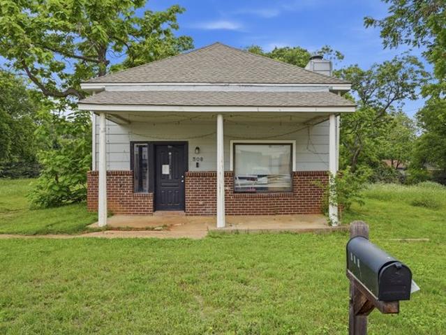 510 W Willingham St, Cleburne, TX 76033