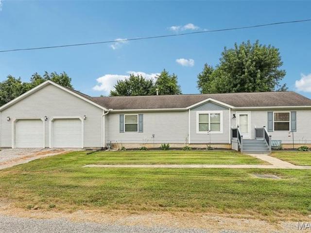 510 W Douglas St, New Douglas, IL 62074