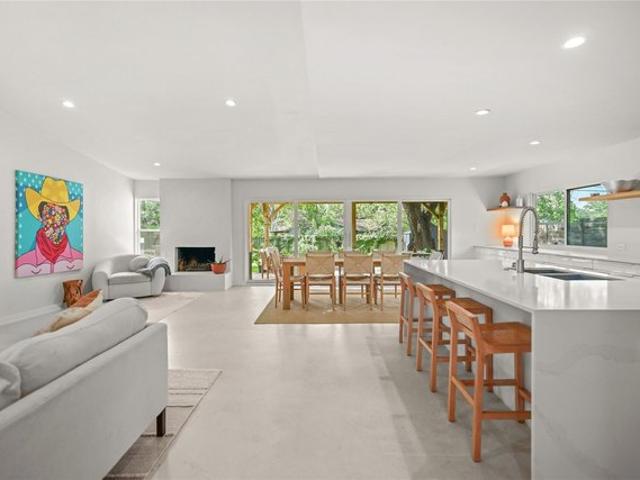 5115 Creekline Dr, Austin, TX 78745