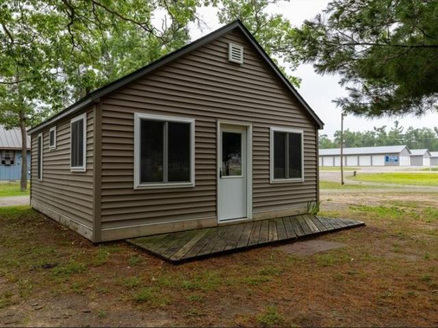 5115 S Straits Hwy, Indian River, MI 49749
