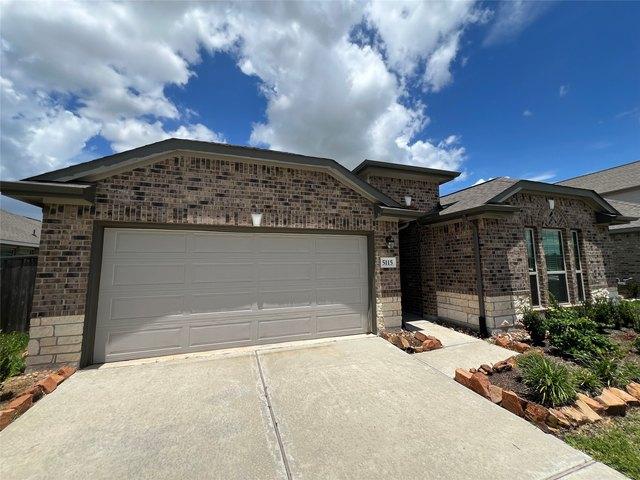 5115 Twin Summit Dr, Rosenberg, TX 77471