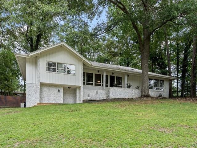 5116 Northwood Lake Dr W, Northport, AL 35473