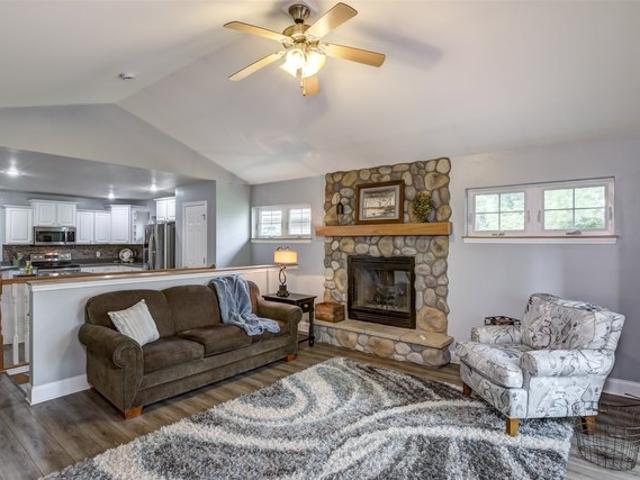 5116 Renee Ct Unit 9, Eau Claire, WI 54703