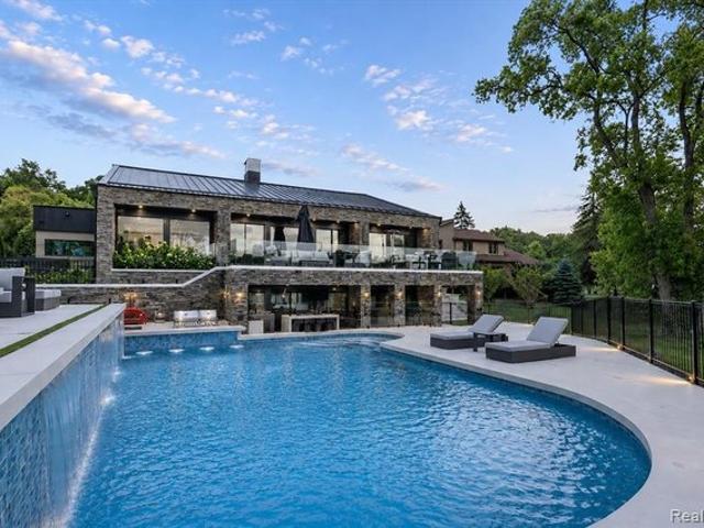 5116 W Bloomfield Lake Rd, West Bloomfield Township, MI 48323
