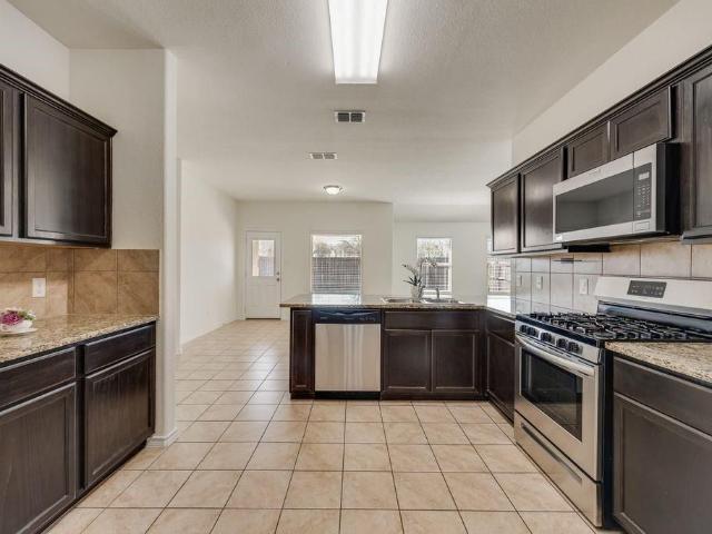 5117 Grayson Ridge Dr, Fort Worth, TX