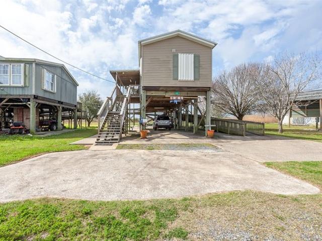 5117 S 15th Ave, Sabine Pass, TX 77655