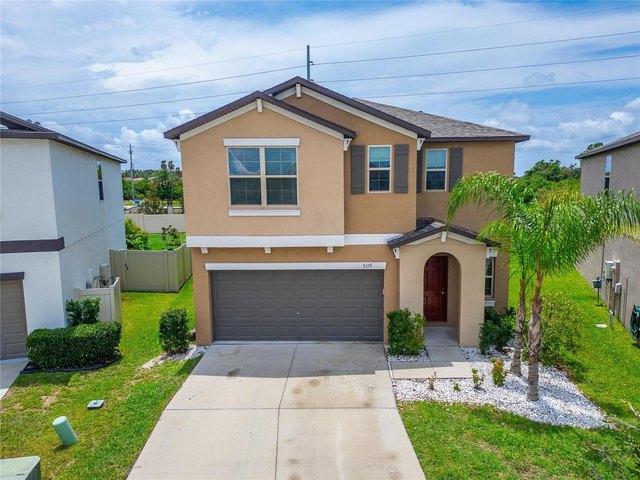 5119 White Chicory Dr, Apollo Beach, FL 33572