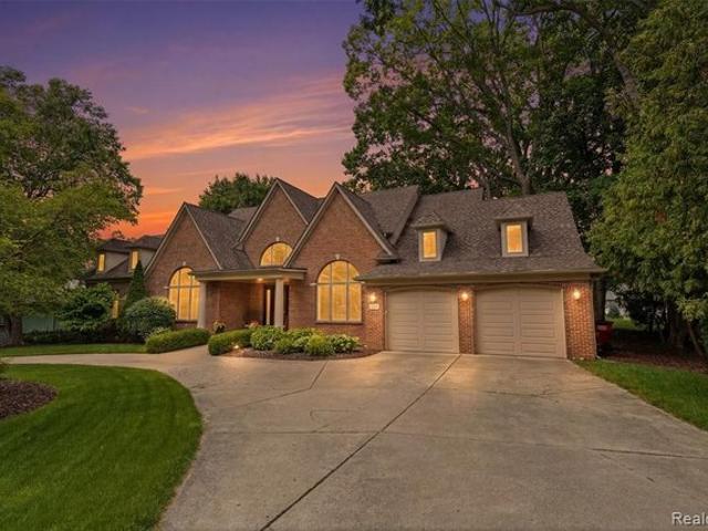 5110 Kitson Ln, West Bloomfield Township, MI 48324