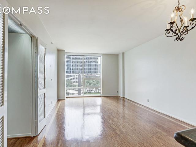 5110 San Felipe St 64W, Houston, TX