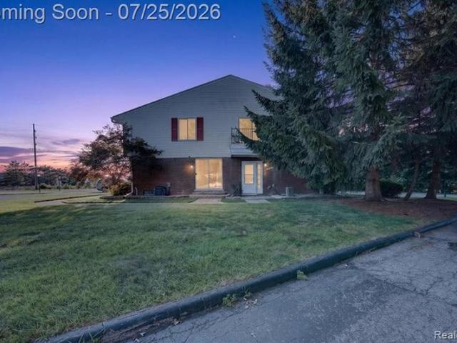 51116 S Foster Rd, Chesterfield Township, MI 48047