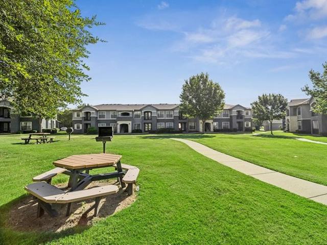 5111 N Travis St, Sherman, TX 75092