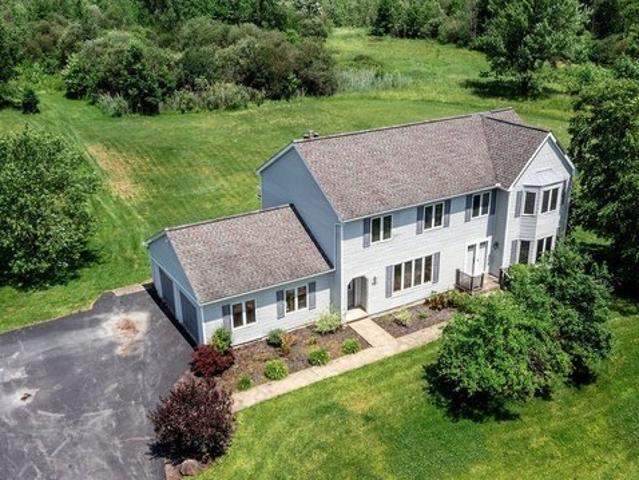 5111 Oakwood Dr, North Tonawanda, NY 14120