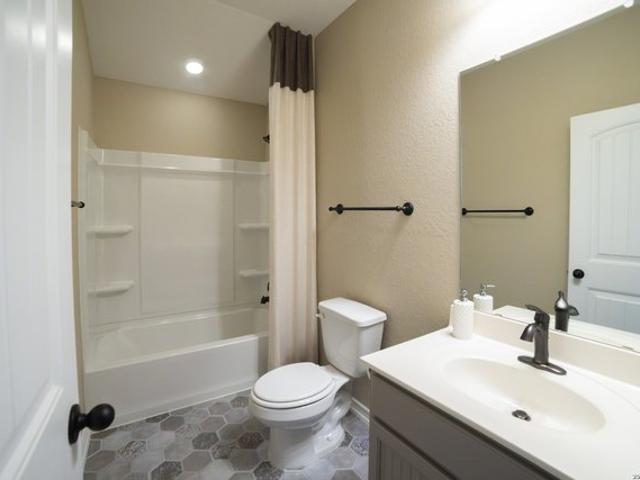 5111 Belleza Dr, San Antonio, TX 78261
