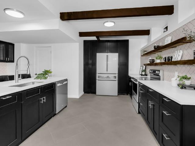 5111 Colonial Drive
