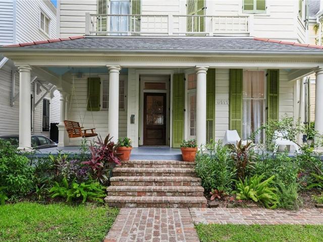 5111 Prytania Street