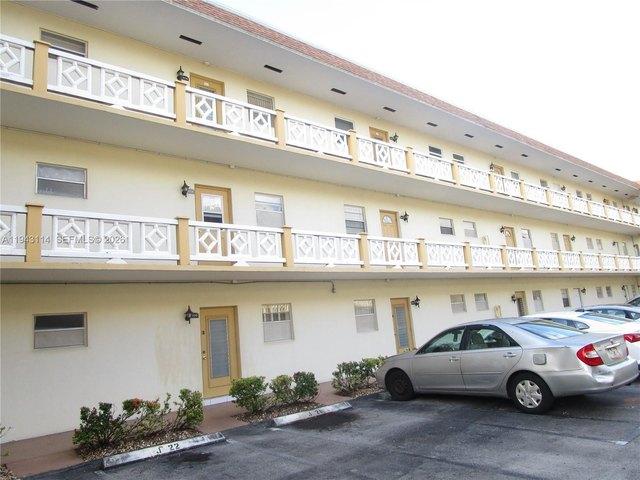 5111 W Oakland Park Blvd Apt 305, Lauderdale Lakes, FL 33313