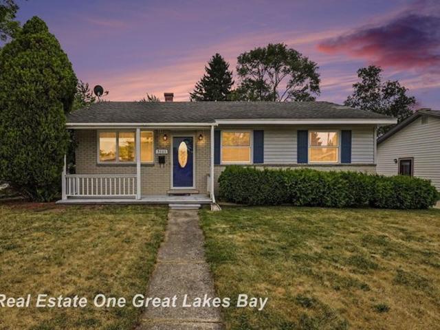 5111 Winston Dr, Swartz Creek, MI 48473