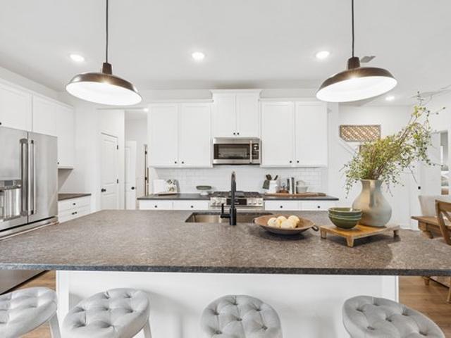 5112 Shepherds Gln, Willoughby, OH 44094