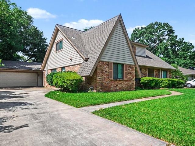 5113 Cottonwood Cir, Dickinson, TX 77539