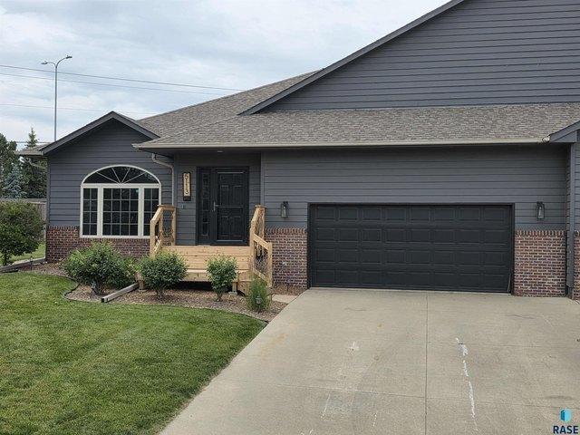 5113 S St Andrews Cir, Sioux Falls, SD 57108