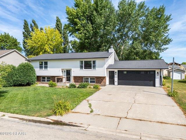 511 4th Ave NE, Crookston, MN 56716