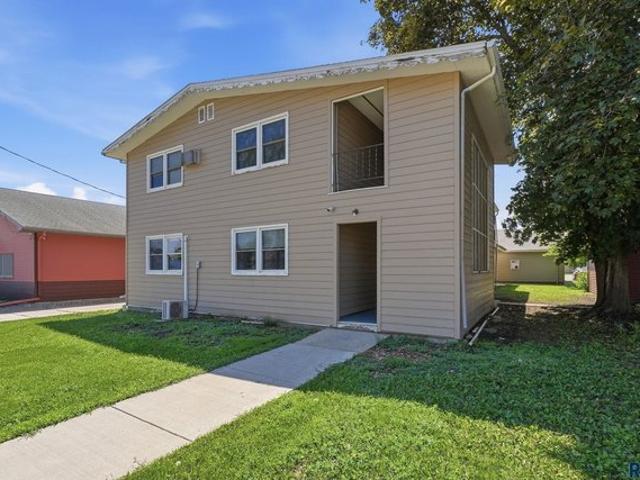 511 517 Main St S, Lennox, SD 57039