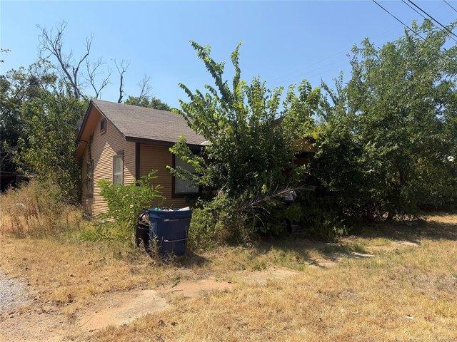 511 5th St, Healdton, OK 73438