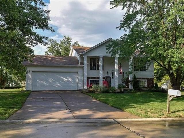 511 Chapparal Dr, O'Fallon, MO 63368