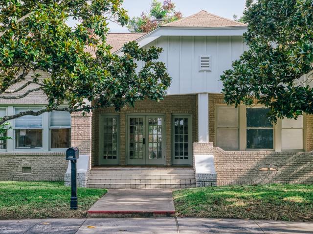 511 Crockett Street