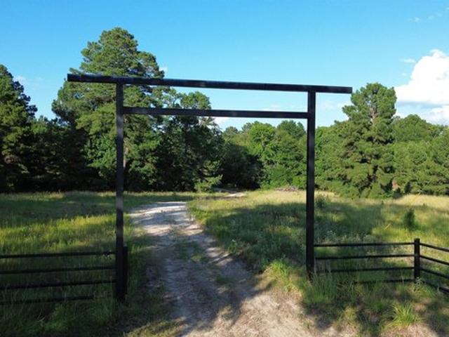 511 Acr # 112, Elkhart, TX 75839
